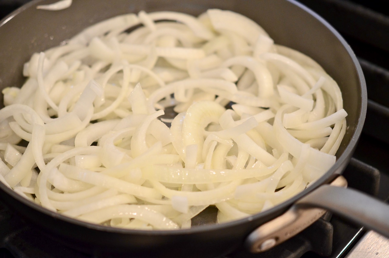 Caramelized Onion, Blue Cheese and Arugula Sliders – Food Life Love